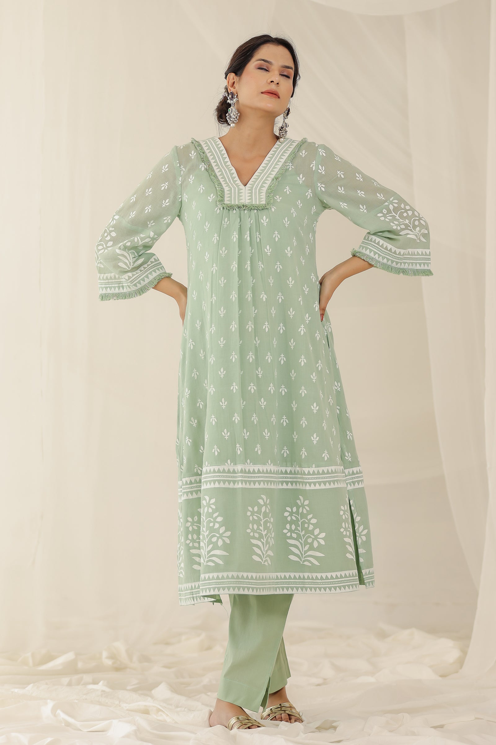 ROSHNI A-LINE SET